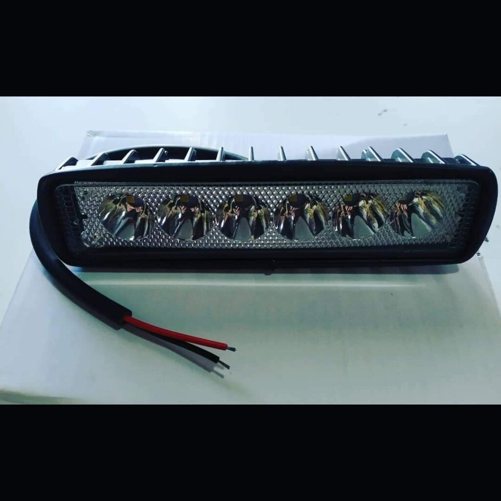 FARO LED RECTANGULAR UNIVERSAL 12V/24V 6 LEDS 3W - 3D Repuestos