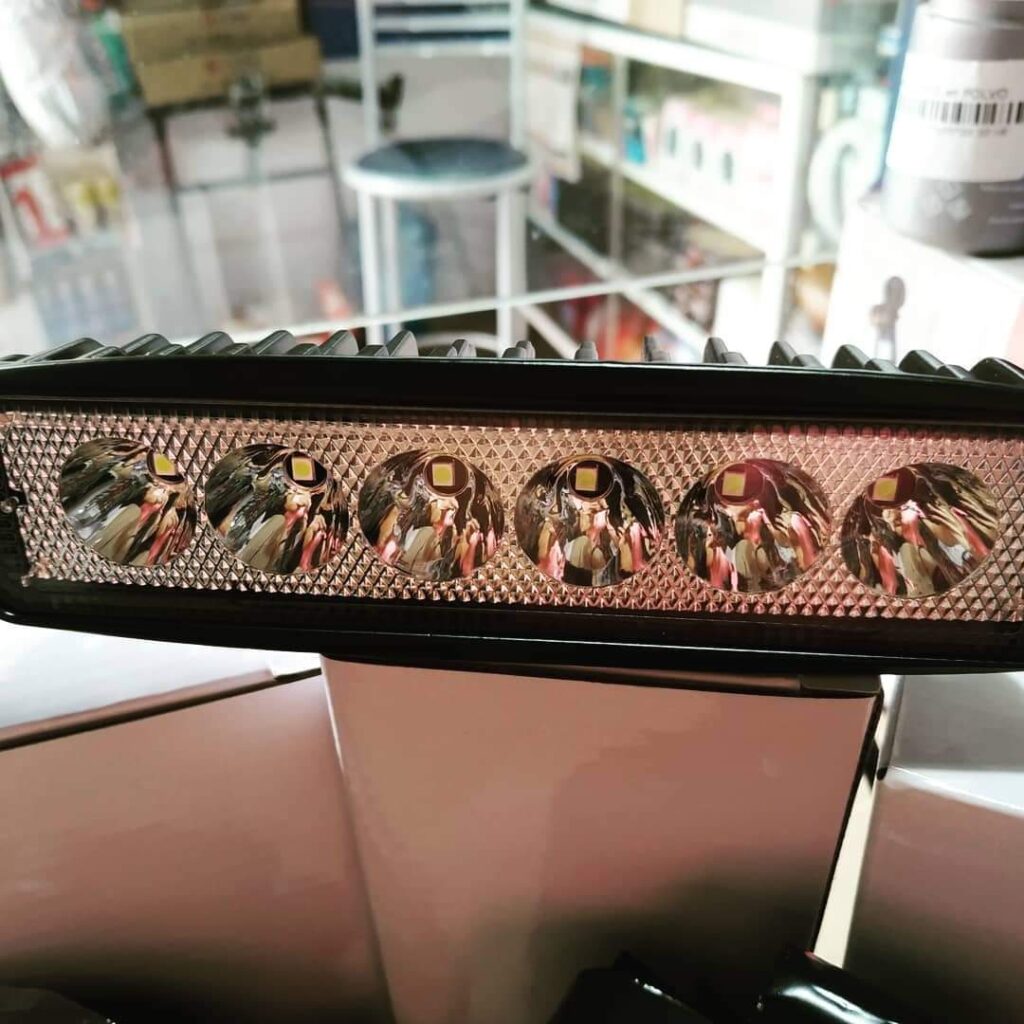 FARO LED RECTANGULAR UNIVERSAL 12V/24V 6 LEDS 3W - 3D Repuestos